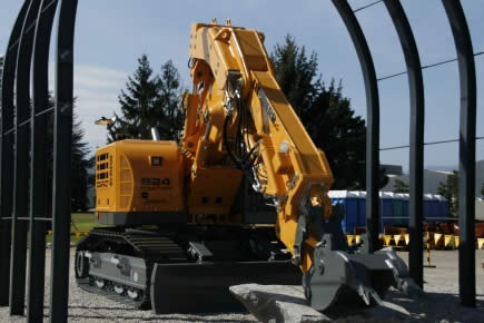 Deux pelles Liebherr en version tunnel - France Média Business