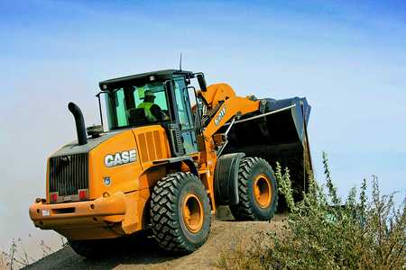 Première apparition pour la chargeuse Case 621F - Construction Cayola